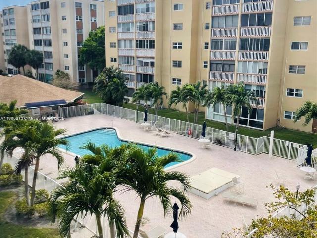 1 BR, 2 BA Apartment 620 Northeast 12th Avenue, Hallandale Beach, FL 33009