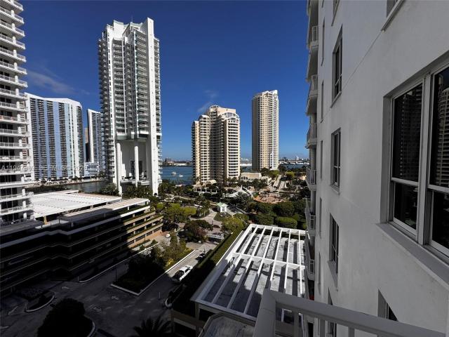 1 BR, 2 BA Apartment 701 Brickell Key Boulevard, Miami, FL 33131