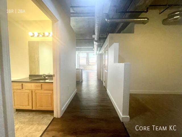 1 BR, 2 BA Apartment 934 Broadway Blvd, Kansas City, MO 64105