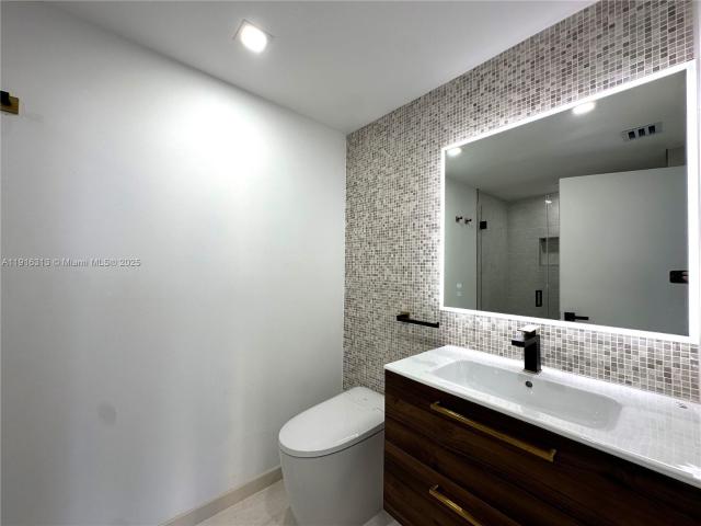 1 BR, 2 BA in Brickell