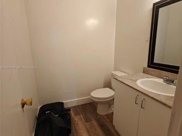 1 BR, 2 BA in Fashion Row