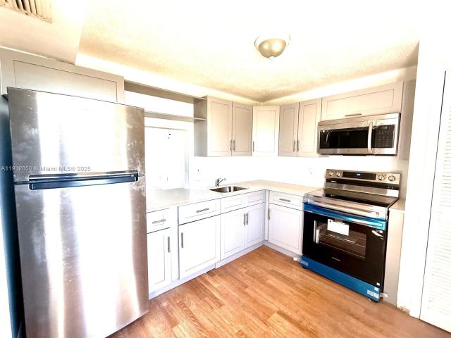 1 BR, 2 BA in Ojus