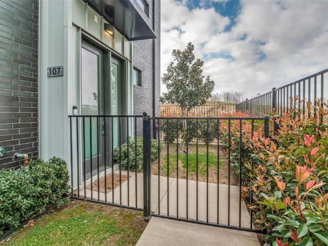 1 BR, 2 BA in The Cedars
