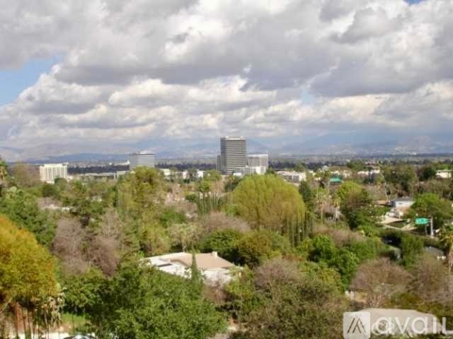 1 BR, 3 BA Apartment 15635 Vandorf Pl, Unit RoomStudioStyle, Los Angeles, CA 91436