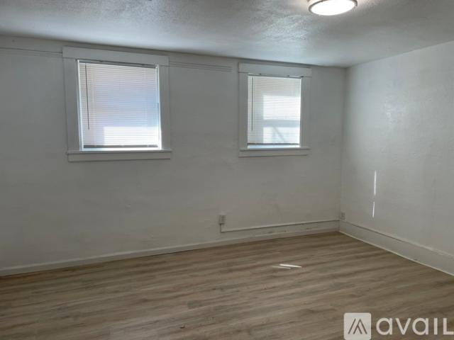 1 BR, 5 BA Apartment 4547 19th Avenue Northeast, Unit 3, Seattle, WA 98105