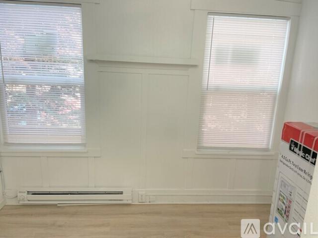 1 BR, 5 BA Apartment 4547 19th Avenue Northeast, Unit 15, Seattle, WA 98105