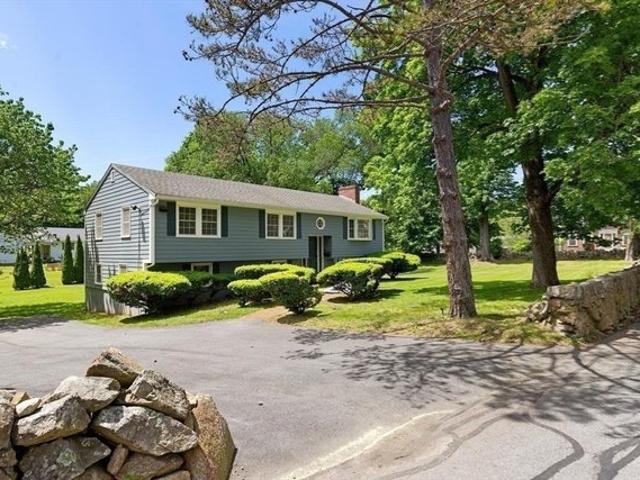 1 Brackenbury Ln, Beverly, MA 01915