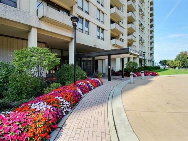 1 Bratenahl Pl Apt 802, Bratenahl, OH 44108