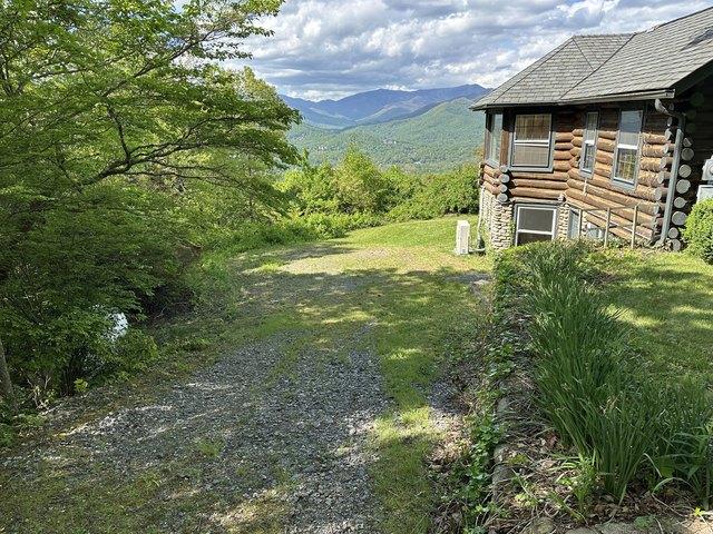 1 Briar Branch Rd, Black Mountain, NC 28711