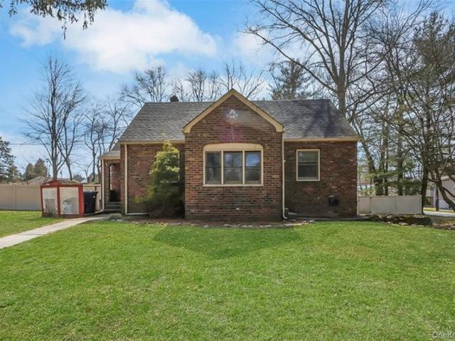 1 Brookside Ave, New City, NY 10956