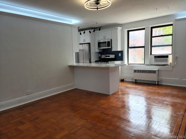 1 Broad Parkway 2P