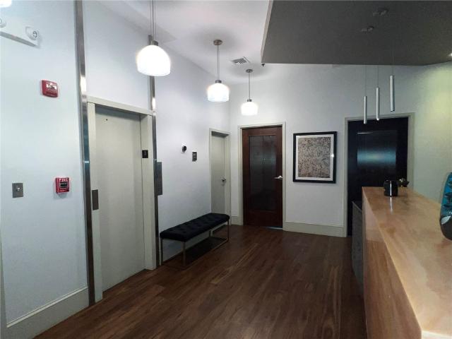 1 Custom House Street 4