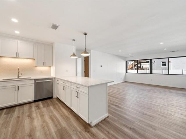 1 Carey Cir Apt 112, Revere, MA 02151