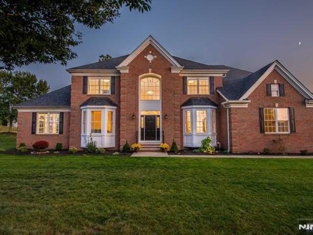 1 Cedar Ct, North Haledon, NJ 07508