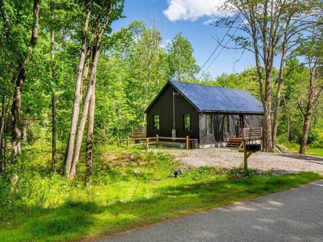 1 Chris Rd, Rockport, ME 04856