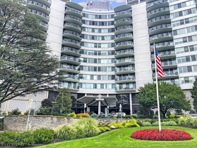 1 Claridge Dr Unit 925, Verona Twp. Us, nj