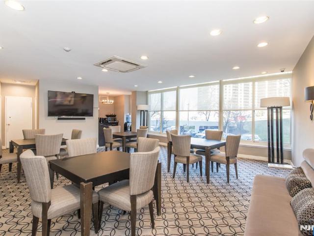 1 Claridge Drive # 725