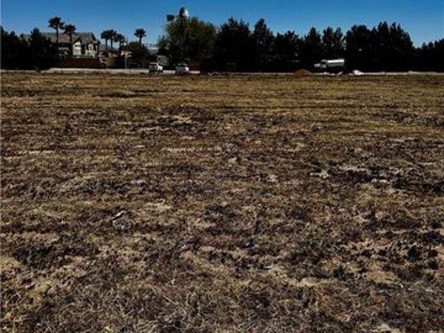 1 Clearview Dr, Apple Valley, CA 92308