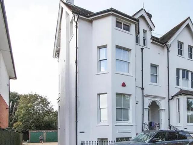 1 Clifton Road, London, SW19 4QX, United Kingdom | 3 bed apartment for rent #139545923 | Rentberry