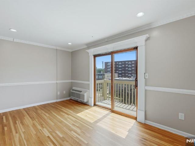 1 Coles Avenue # 1C