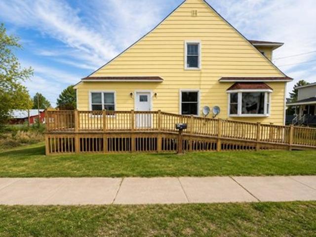 1 Collins St, Chateaugay, NY 12920