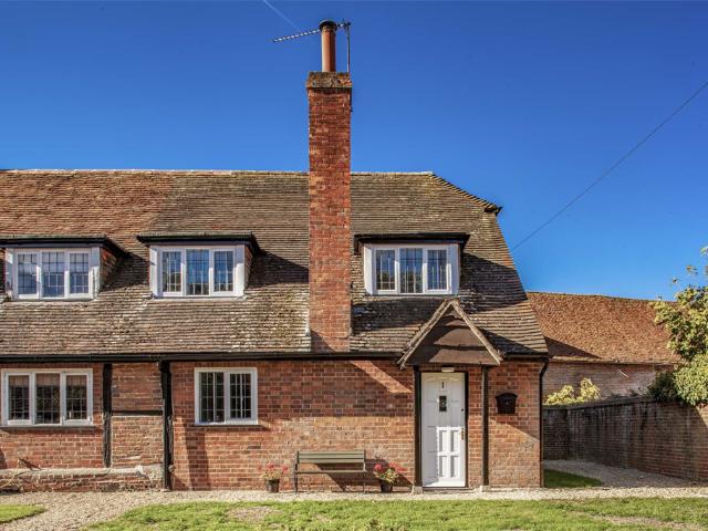 1 Compton Manor, Compton RG20, 2 bed cottage to rent, £1,495 pcm | PrimeLocation