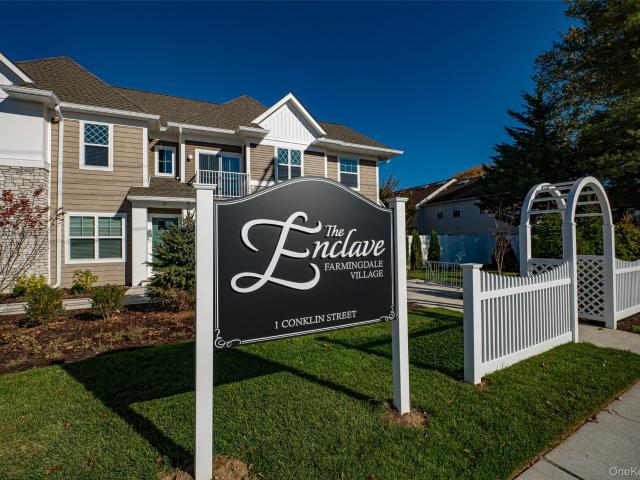 1 Conklin St, Unit 105, Farmingdale, NY 11735 | MLS #979924 | Compass
