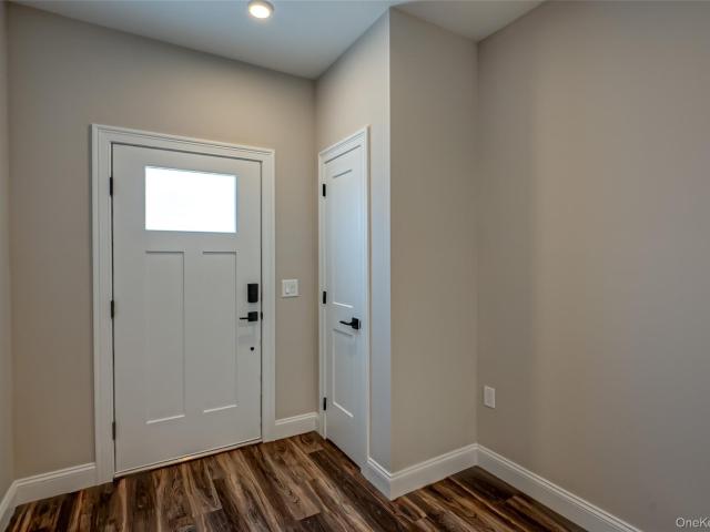 1 Conklin Street 102