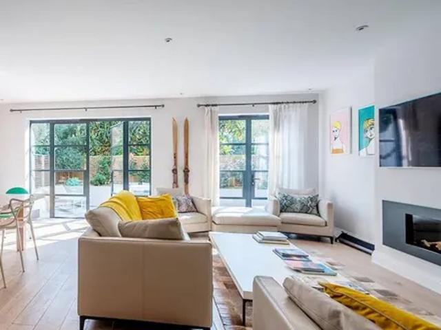1 Cottenham Park Road, Cottenham Park, London, SW20 0RX, United Kingdom | 3 bed house for rent #133646807 | Rentberry