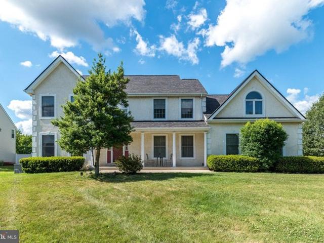 1 Crestwood Ct, Phoenixville, PA 19460