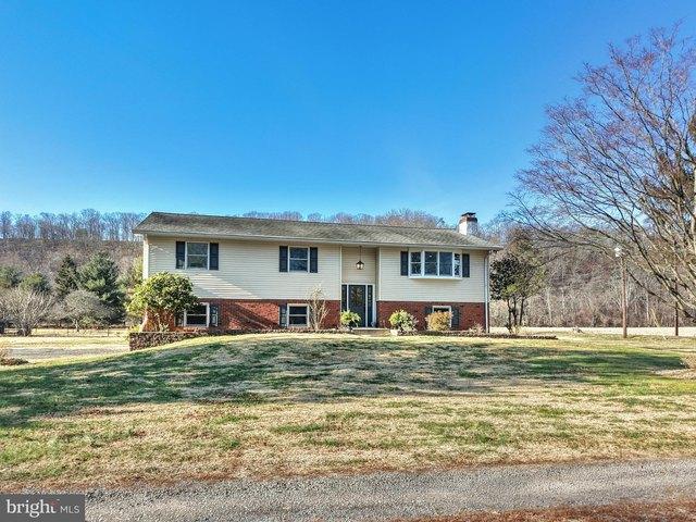 1 Cross Creek Ln, Erwinna, PA 18920