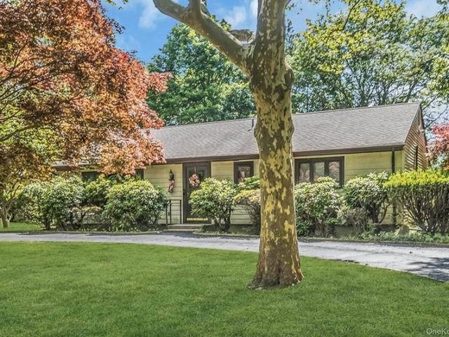 1 Duffy Ct, Northport, NY 11768