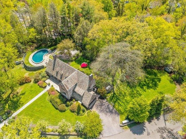 1 Dundee Rd, Larchmont, NY 10538