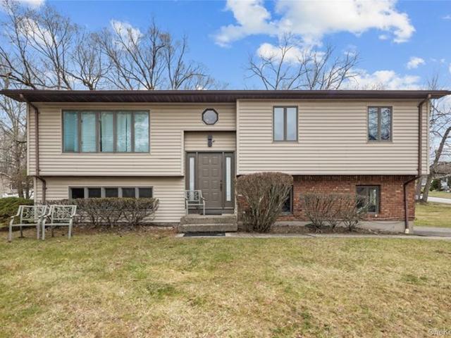 1 Darby Rd, Airmont, NY 10952