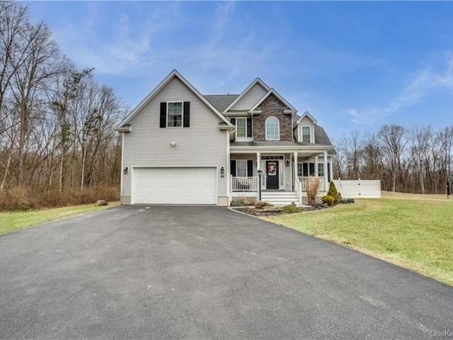 1 Deerwood Dr, Hopewell Junction, NY 12533