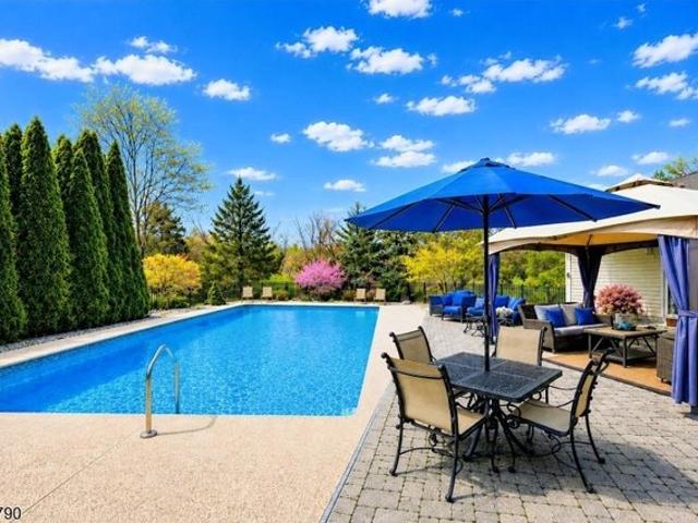 1 Demott Dr, Readington Twp, NJ 08889