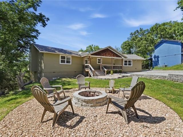 1 Dogwood Ln, Holiday Island, AR 72631