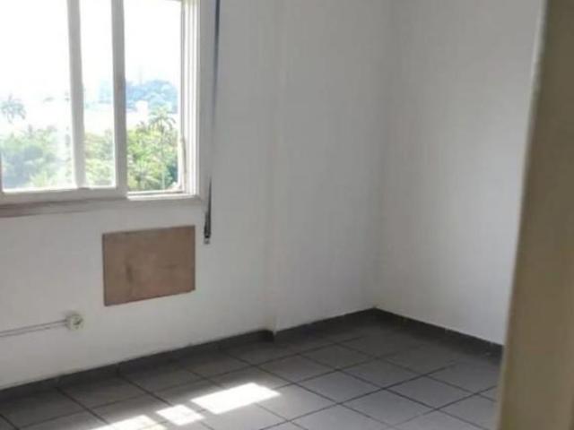 1 Dorm espaçoso com vaga de garagem
