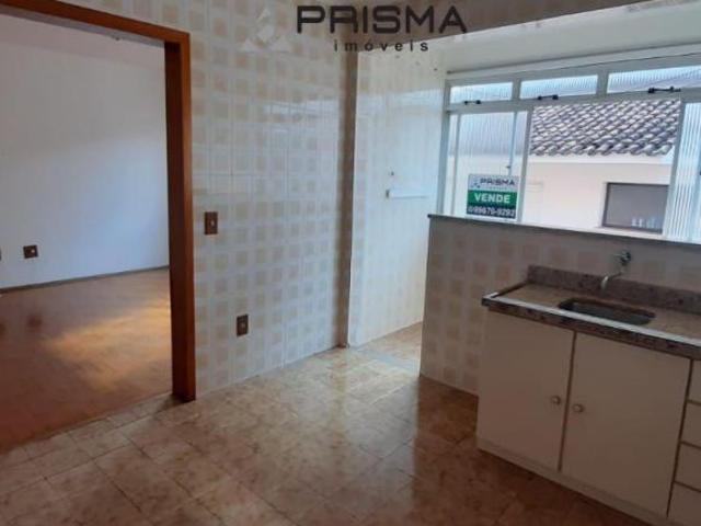 1 Dormitório amplo no centro, com garagem