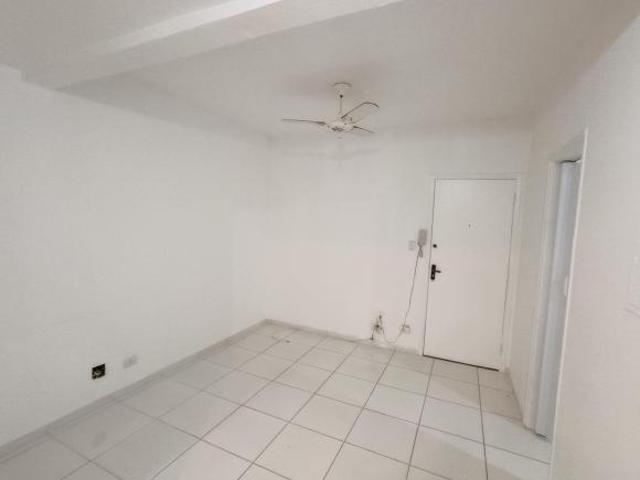 1 DORMITÓRIO DE 40m2 REFORMADO COM GARAGEM NA PONTA DA PRAIA EM SANTOS SP