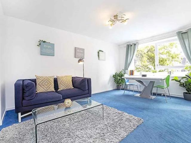 1 Double Bed Flat, Westbourne Grove Terrace W2