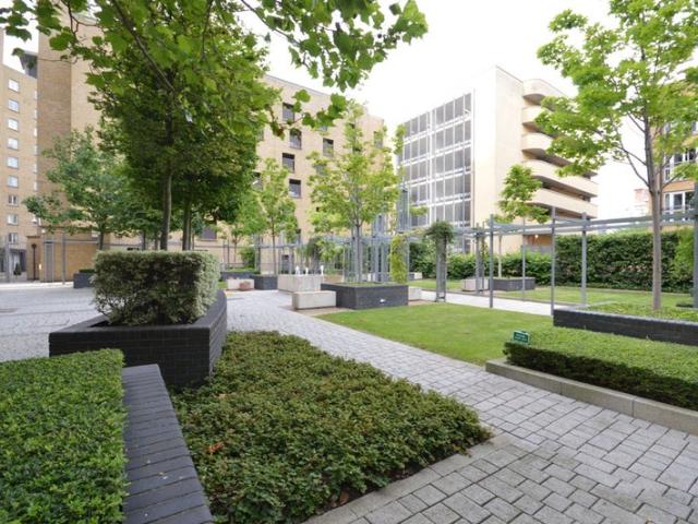1 Double Bedroom Apartment E14