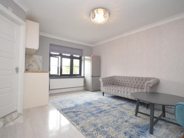 1 Double Bedroom Flat Ilford