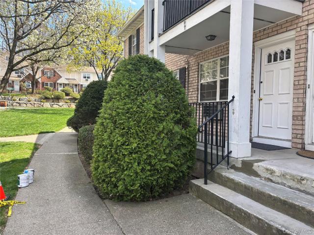 1 Doxbury Ln, Suffern, NY 10901 | MLS #985149 | Compass