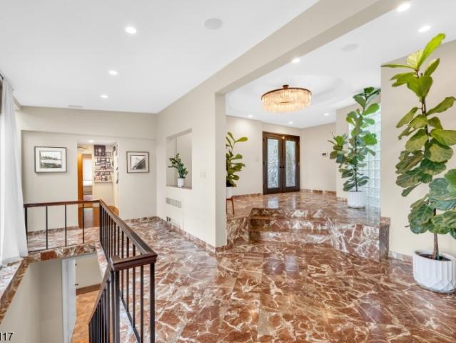1 Driftway St