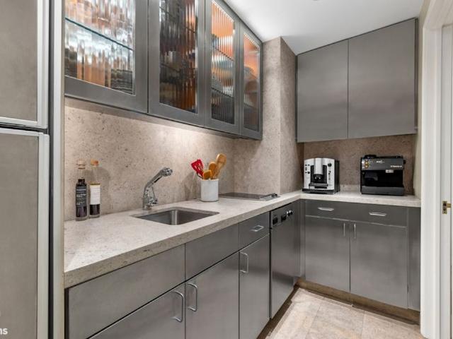 1 E 66TH Street 7/8C