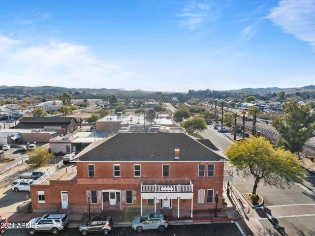 1 E Apache Street