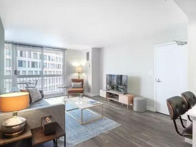 1 E Delaware Pl, Gold Coast 1 Bedroom 1 Bath