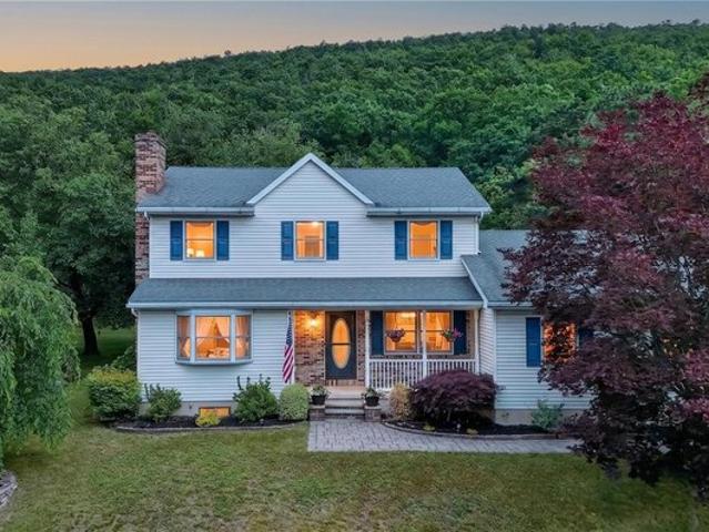1 E Diaz Ave, Nesquehoning, PA 18240