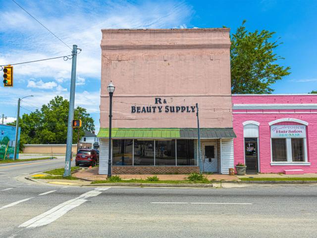 1 E Main St